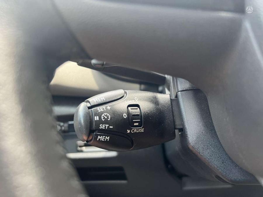 White Citroen C5 Aircross 2022 in Kaunas, with an engine capacity of 1.50 L and mileage of 225 thousand km for 10999 €, photo 39 on AUTOMOTO.COM.LV