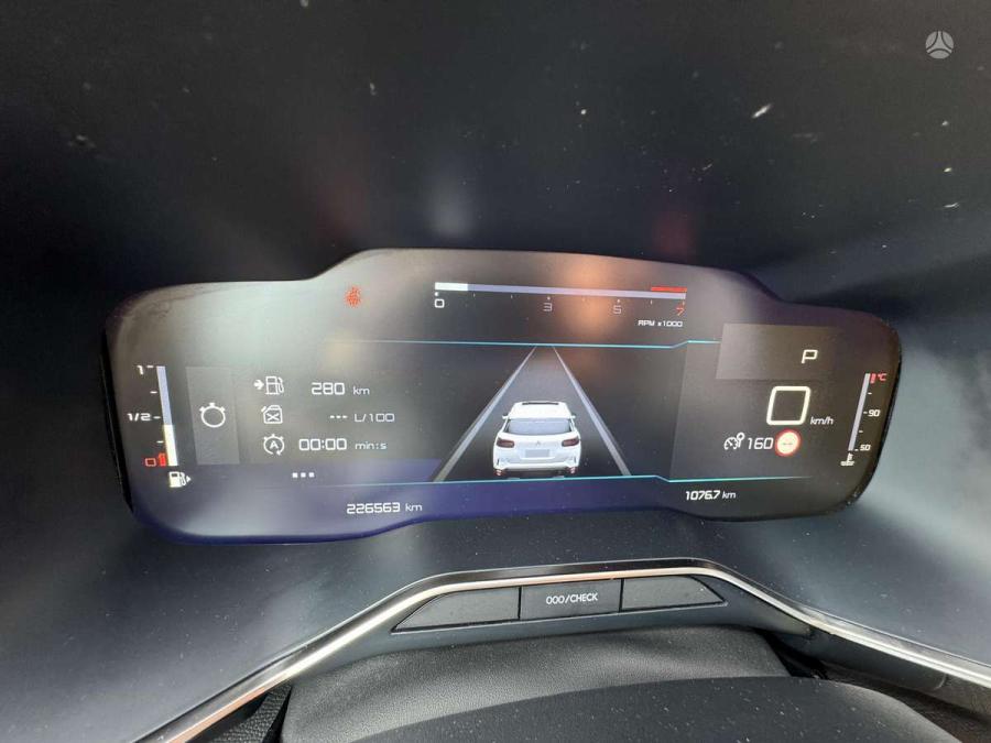 White Citroen C5 Aircross 2022 in Kaunas, with an engine capacity of 1.50 L and mileage of 227 thousand km for 13250 €, photo 12 on AUTOMOTO.COM.LV
