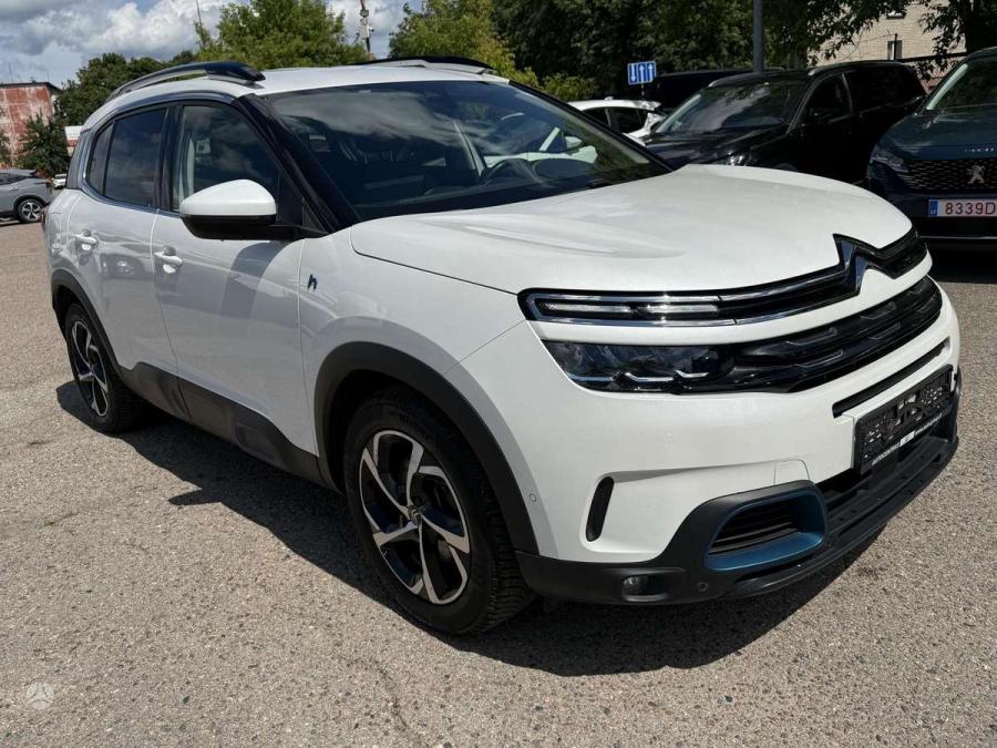 White Citroen C5 Aircross 2022 in Vilnius, with an engine capacity of 1.60 L and mileage of 147 thousand km for 12990 €, photo 3 on AUTOMOTO.COM.LV
