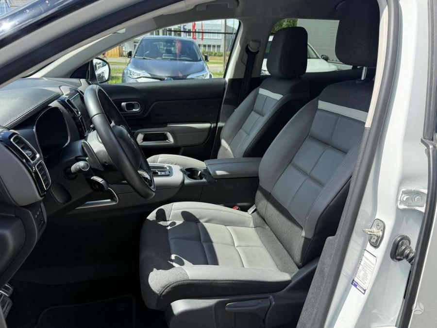 White Citroen C5 Aircross 2022 in Vilnius, with an engine capacity of 1.60 L and mileage of 147 thousand km for 12990 €, photo 7 on AUTOMOTO.COM.LV