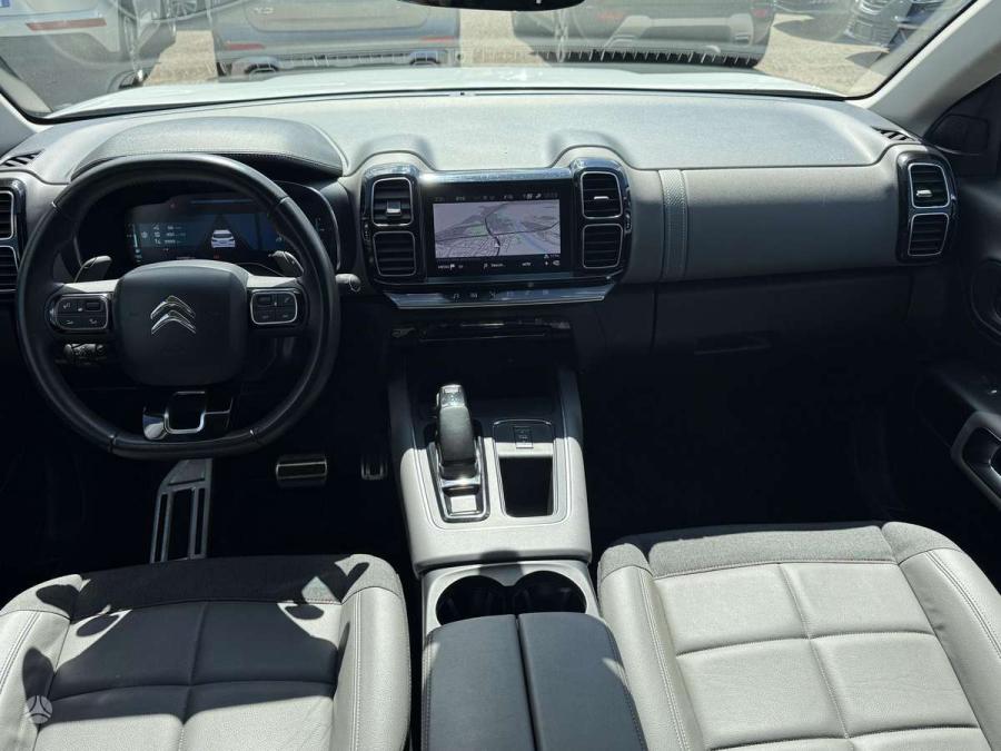 White Citroen C5 Aircross 2022 in Vilnius, with an engine capacity of 1.60 L and mileage of 147 thousand km for 12990 €, photo 9 on AUTOMOTO.COM.LV