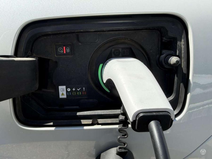 White Citroen C5 Aircross 2022 in Vilnius, with an engine capacity of 1.60 L and mileage of 147 thousand km for 12990 €, photo 17 on AUTOMOTO.COM.LV