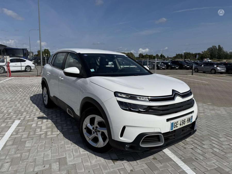 White Citroen C5 Aircross 2022 in Taurage, with an engine capacity of 1.20 L and mileage of 125 thousand km for 11737 €, photo 3 on AUTOMOTO.COM.LV