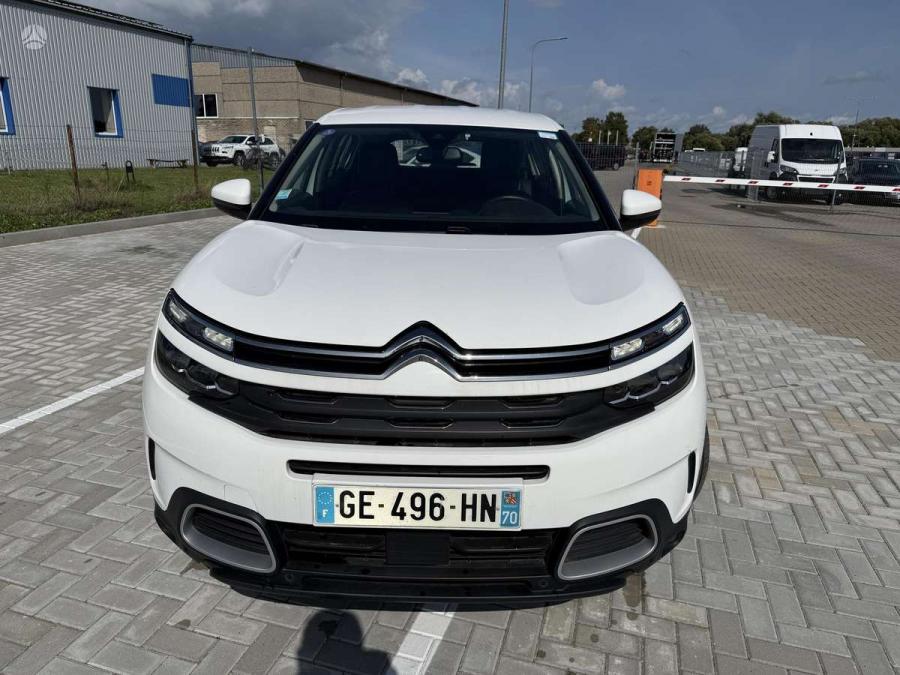 White Citroen C5 Aircross 2022 in Taurage, with an engine capacity of 1.20 L and mileage of 125 thousand km for 11737 €, photo 4 on AUTOMOTO.COM.LV