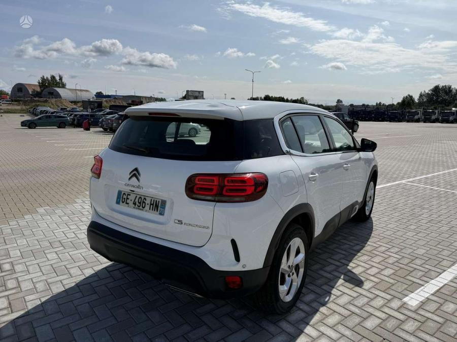 White Citroen C5 Aircross 2022 in Taurage, with an engine capacity of 1.20 L and mileage of 125 thousand km for 11737 €, photo 9 on AUTOMOTO.COM.LV