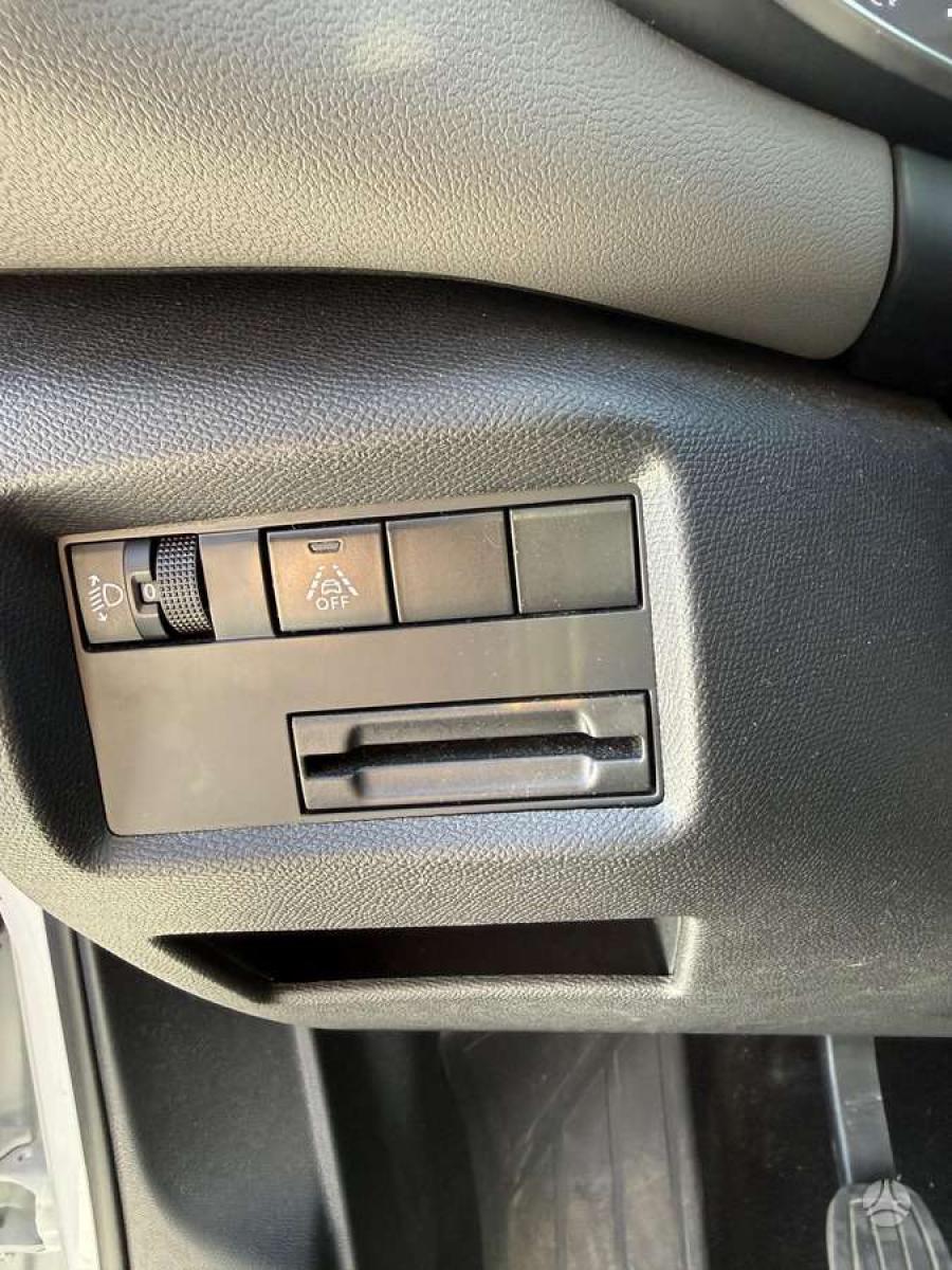 White Citroen C5 Aircross 2022 in Taurage, with an engine capacity of 1.20 L and mileage of 125 thousand km for 11737 €, photo 22 on AUTOMOTO.COM.LV