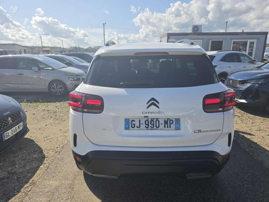 White Citroen C5 Aircross 2022 in Vilnius, with an engine capacity of 1.50 L and mileage of 144 thousand km for 16093 €, photo 5 on AUTOMOTO.COM.LV