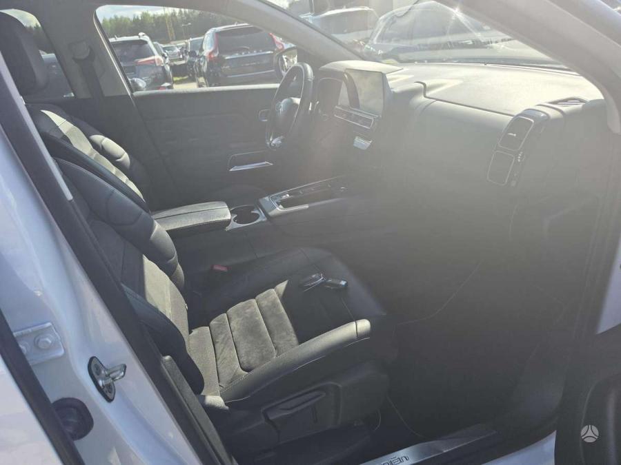 White Citroen C5 Aircross 2022 in Vilnius, with an engine capacity of 1.50 L and mileage of 144 thousand km for 16093 €, photo 12 on AUTOMOTO.COM.LV