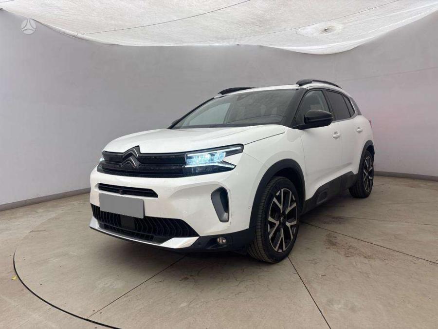 White Citroen C5 Aircross 2022 in Vilnius, with an engine capacity of 1.20 L and mileage of 99 thousand km for 17425 €, photo 1 on AUTOMOTO.COM.LV