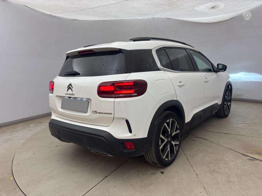 White Citroen C5 Aircross 2022 in Vilnius, with an engine capacity of 1.20 L and mileage of 99 thousand km for 17425 €, photo 3 on AUTOMOTO.COM.LV