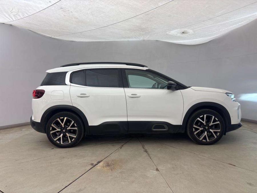 White Citroen C5 Aircross 2022 in Vilnius, with an engine capacity of 1.20 L and mileage of 99 thousand km for 17425 €, photo 4 on AUTOMOTO.COM.LV