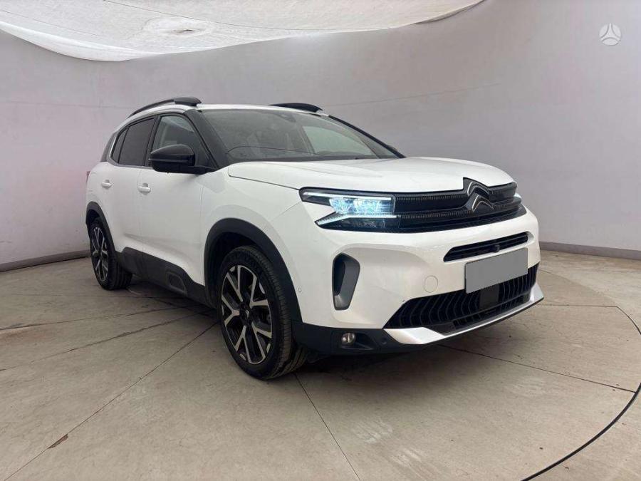 White Citroen C5 Aircross 2022 in Vilnius, with an engine capacity of 1.20 L and mileage of 99 thousand km for 17425 €, photo 5 on AUTOMOTO.COM.LV