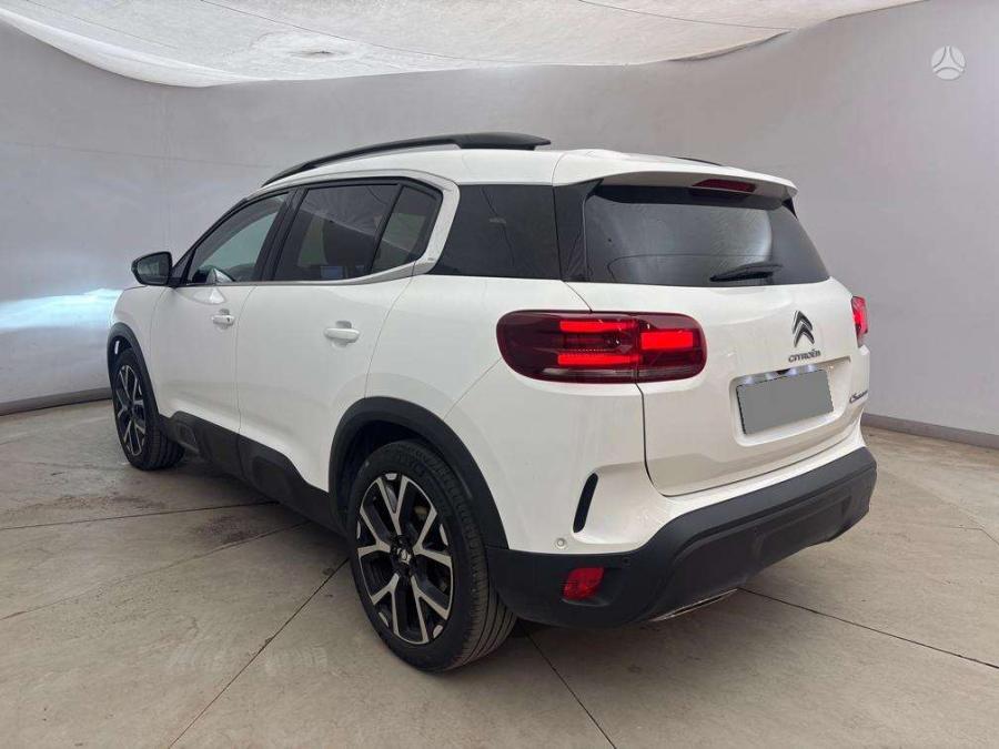 White Citroen C5 Aircross 2022 in Vilnius, with an engine capacity of 1.20 L and mileage of 99 thousand km for 17425 €, photo 6 on AUTOMOTO.COM.LV
