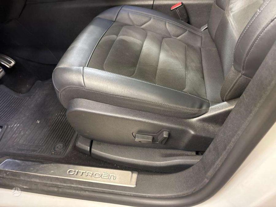 White Citroen C5 Aircross 2022 in Vilnius, with an engine capacity of 1.20 L and mileage of 99 thousand km for 17425 €, photo 8 on AUTOMOTO.COM.LV