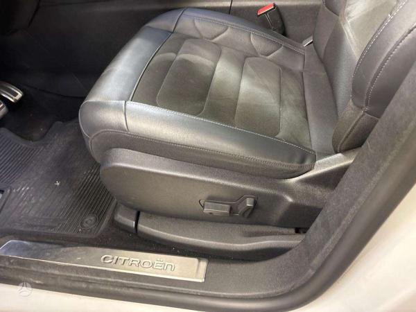White Citroen C5 Aircross 2022 in Vilnius, with an engine capacity of 1.20 L and mileage of 99 thousand km for 17425 €, photo 8 on AUTOMOTO.COM.LV