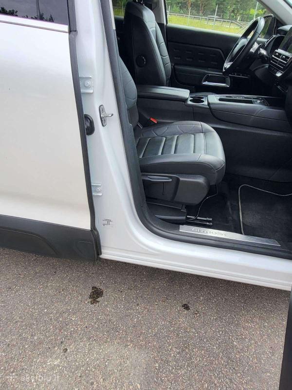 White Citroen C5 Aircross 2022 in Vilnius, with an engine capacity of 1.50 L and mileage of 261 thousand km for 11100 €, photo 10 on AUTOMOTO.COM.LV