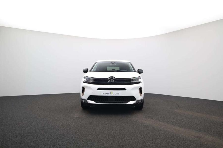 White Citroen C5 Aircross 2023 in Kaunas, with an engine capacity of 1.20 L and mileage of 35 thousand km for 22379 €, photo 3 on AUTOMOTO.COM.LV