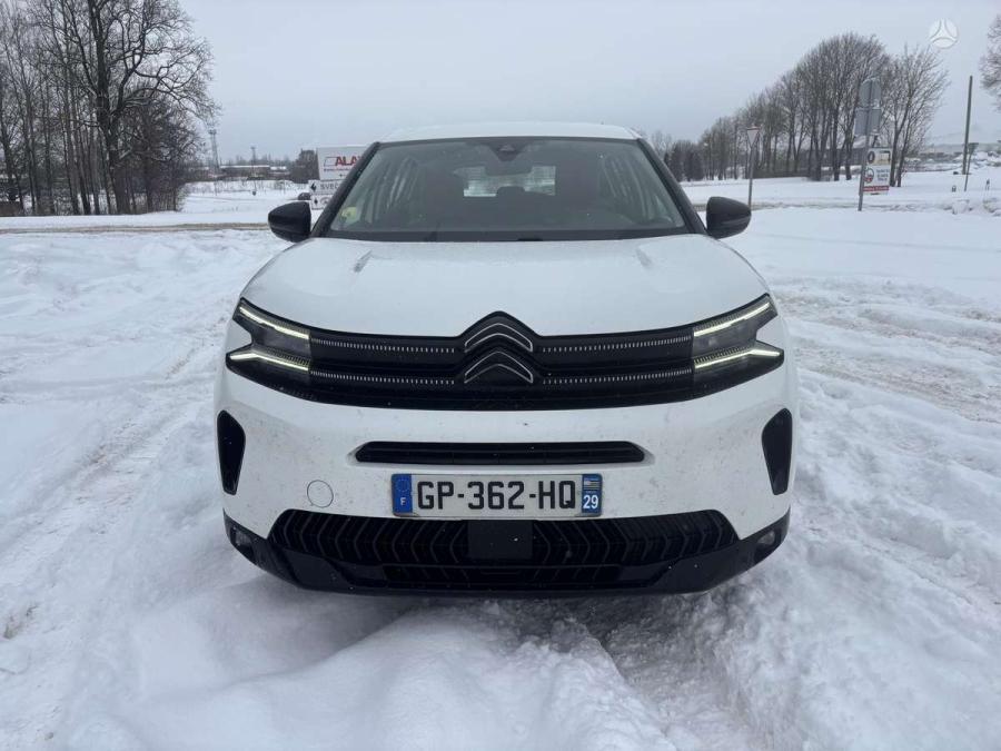White Citroen C5 Aircross 2023 in Taurage, with an engine capacity of 1.50 L and mileage of 170 thousand km for 12500 €, photo 2 on AUTOMOTO.COM.LV