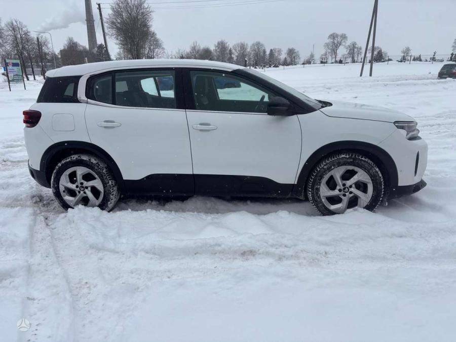 White Citroen C5 Aircross 2023 in Taurage, with an engine capacity of 1.50 L and mileage of 170 thousand km for 12500 €, photo 7 on AUTOMOTO.COM.LV
