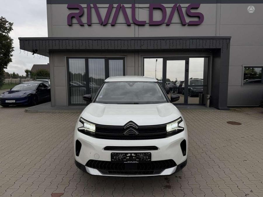 White Citroen C5 Aircross 2024 in Siauliai, with an engine capacity of 1.60 L and mileage of 126 thousand km for 17999 €, photo 1 on AUTOMOTO.COM.LV