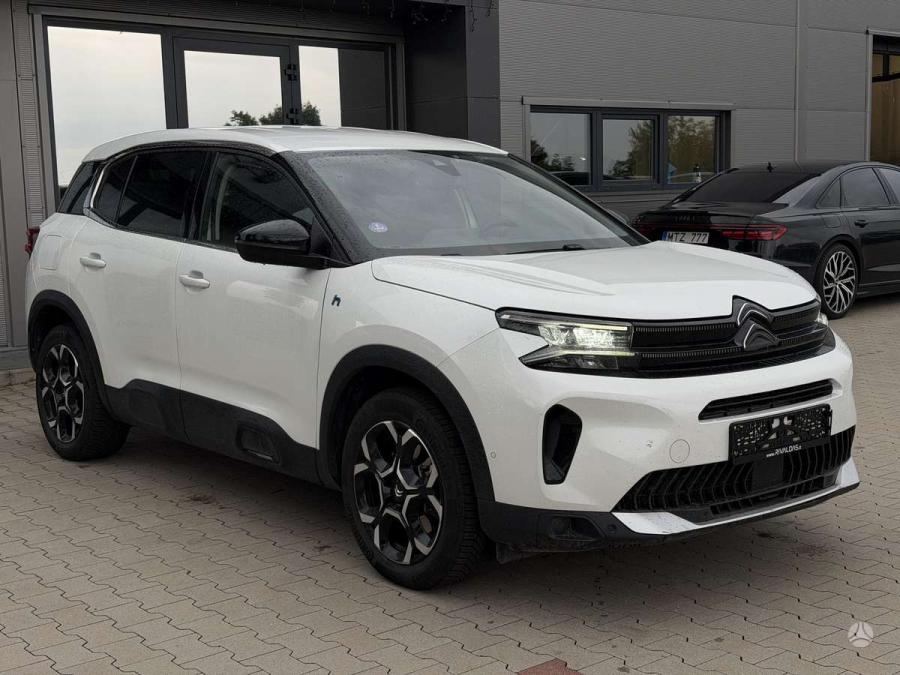 White Citroen C5 Aircross 2024 in Siauliai, with an engine capacity of 1.60 L and mileage of 126 thousand km for 17999 €, photo 3 on AUTOMOTO.COM.LV
