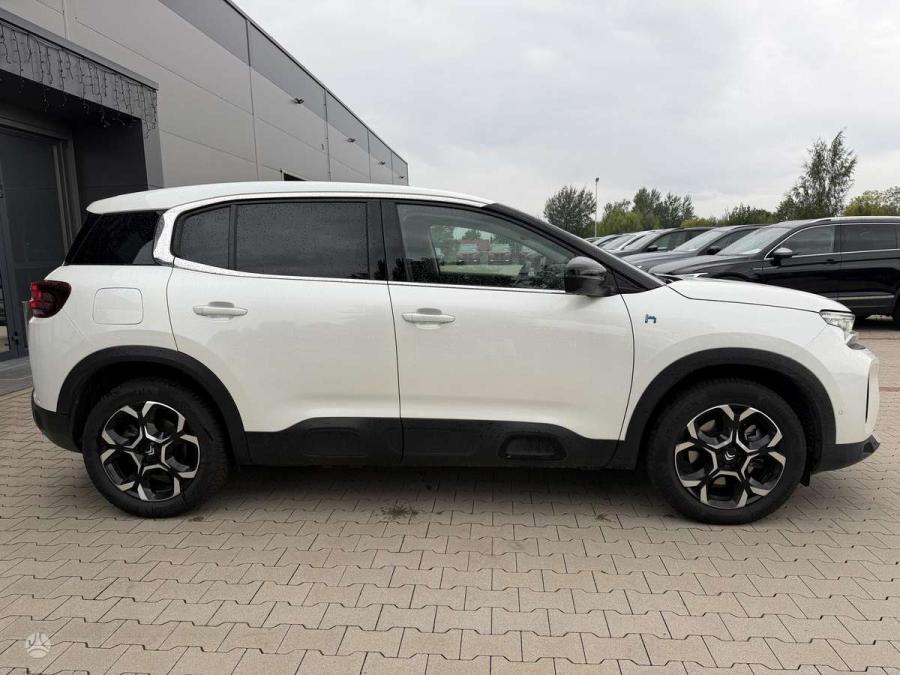 White Citroen C5 Aircross 2024 in Siauliai, with an engine capacity of 1.60 L and mileage of 126 thousand km for 17999 €, photo 4 on AUTOMOTO.COM.LV