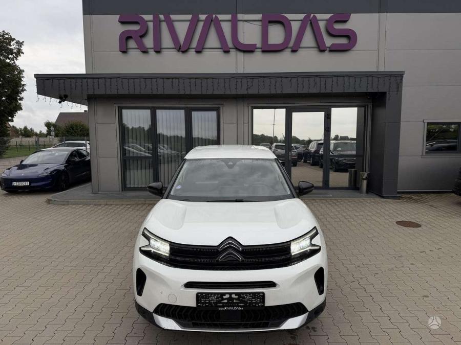White Citroen C5 Aircross 2024 in Siauliai, with an engine capacity of 1.60 L and mileage of 126 thousand km for 17999 €, photo 5 on AUTOMOTO.COM.LV