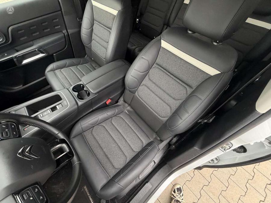 White Citroen C5 Aircross 2024 in Siauliai, with an engine capacity of 1.60 L and mileage of 126 thousand km for 17999 €, photo 13 on AUTOMOTO.COM.LV