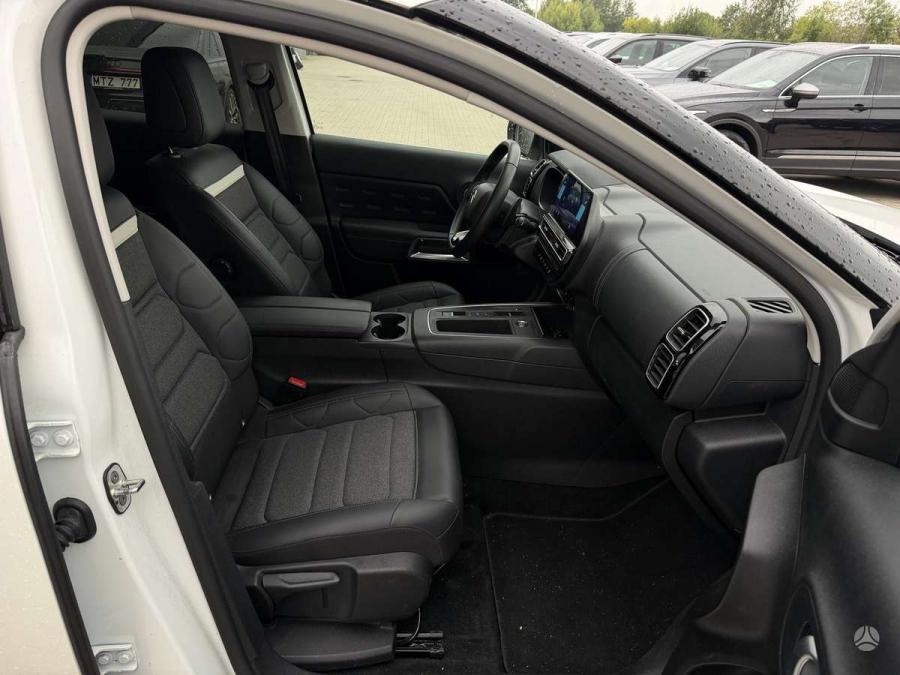 White Citroen C5 Aircross 2024 in Siauliai, with an engine capacity of 1.60 L and mileage of 126 thousand km for 17999 €, photo 17 on AUTOMOTO.COM.LV
