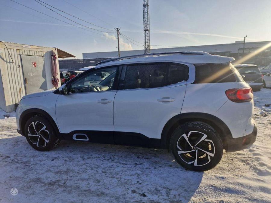 White Citroen C5 Aircross 2020 in Kaunas, with an engine capacity of 1.50 L and mileage of 218 thousand km for 9999 €, photo 3 on AUTOMOTO.COM.LV