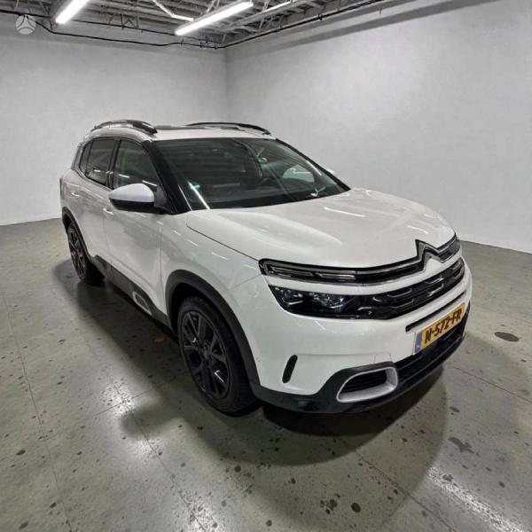 White Citroen C5 Aircross 2021 in Vilnius, with an engine capacity of 1.20 L and mileage of 149 thousand km for 13613 €, photo 1 on AUTOMOTO.COM.LV