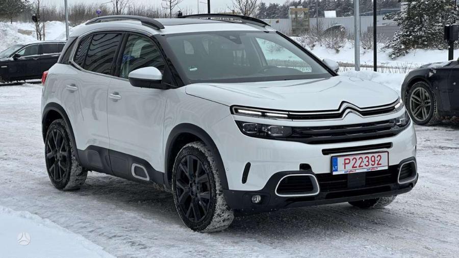 White Citroen C5 Aircross 2021 in Vilnius, with an engine capacity of 1.20 L and mileage of 149 thousand km for 13213 €, photo 4 on AUTOMOTO.COM.LV