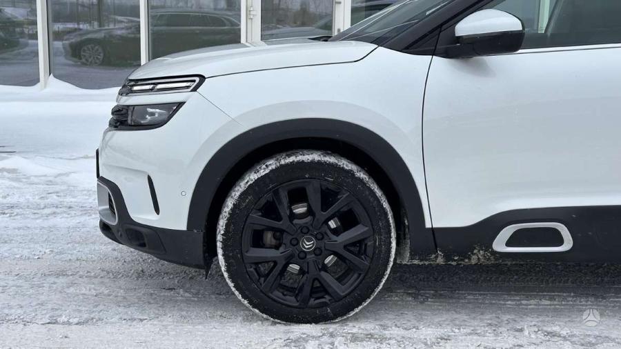 White Citroen C5 Aircross 2021 in Vilnius, with an engine capacity of 1.20 L and mileage of 149 thousand km for 13213 €, photo 7 on AUTOMOTO.COM.LV