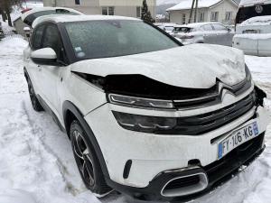 White Citroen C5 Aircross 2021 in Vilnius, with an engine capacity of 1.60 L and mileage of 113 thousand km for 7200 €, photo 3 on AUTOMOTO.COM.LV