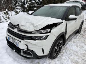 White Citroen C5 Aircross 2021 in Vilnius, with an engine capacity of 1.60 L and mileage of 113 thousand km for 7200 €, photo 4 on AUTOMOTO.COM.LV