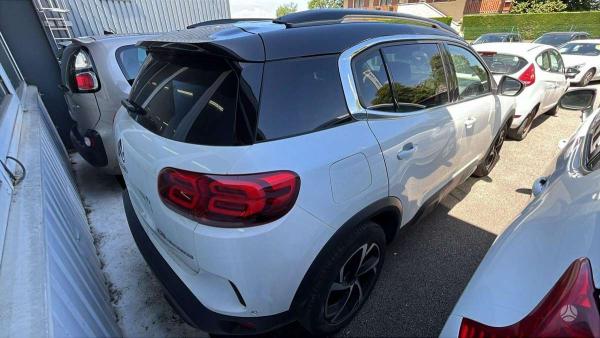 White Citroen C5 Aircross 2021 in Klaipeda, with an engine capacity of 1.50 L and mileage of 170 thousand km for 10700 €, photo 3 on AUTOMOTO.COM.LV