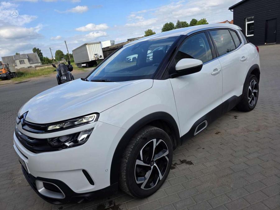 White Citroen C5 Aircross 2021 in Taurage, with an engine capacity of 1.50 L and mileage of 220 thousand km for 11495 €, photo 1 on AUTOMOTO.COM.LV