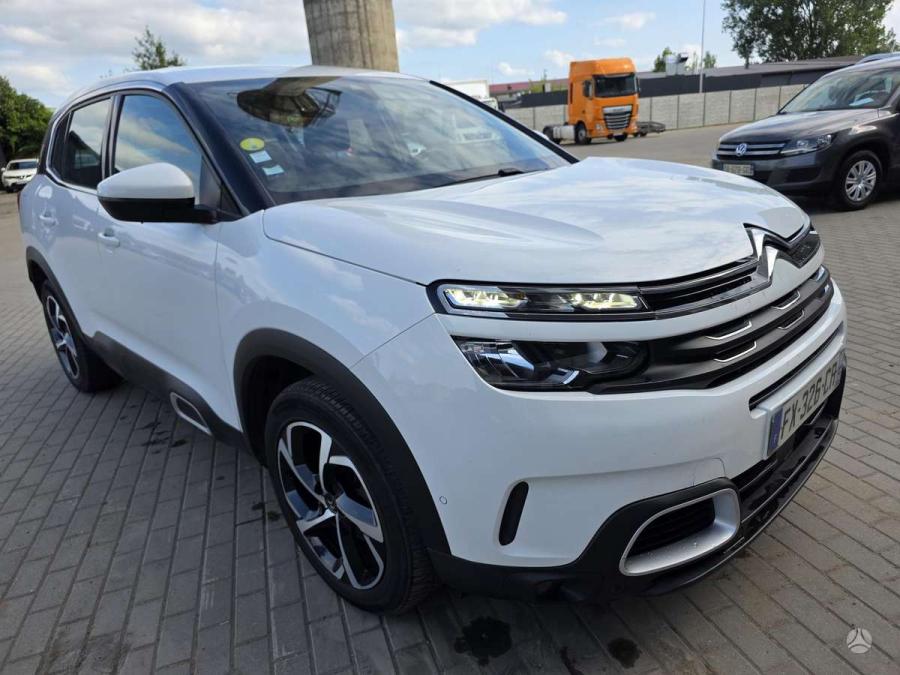 White Citroen C5 Aircross 2021 in Taurage, with an engine capacity of 1.50 L and mileage of 220 thousand km for 11495 €, photo 5 on AUTOMOTO.COM.LV
