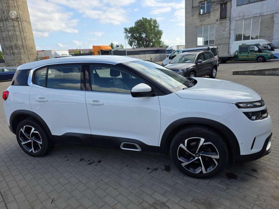 White Citroen C5 Aircross 2021 in Taurage, with an engine capacity of 1.50 L and mileage of 220 thousand km for 11495 €, photo 8 on AUTOMOTO.COM.LV