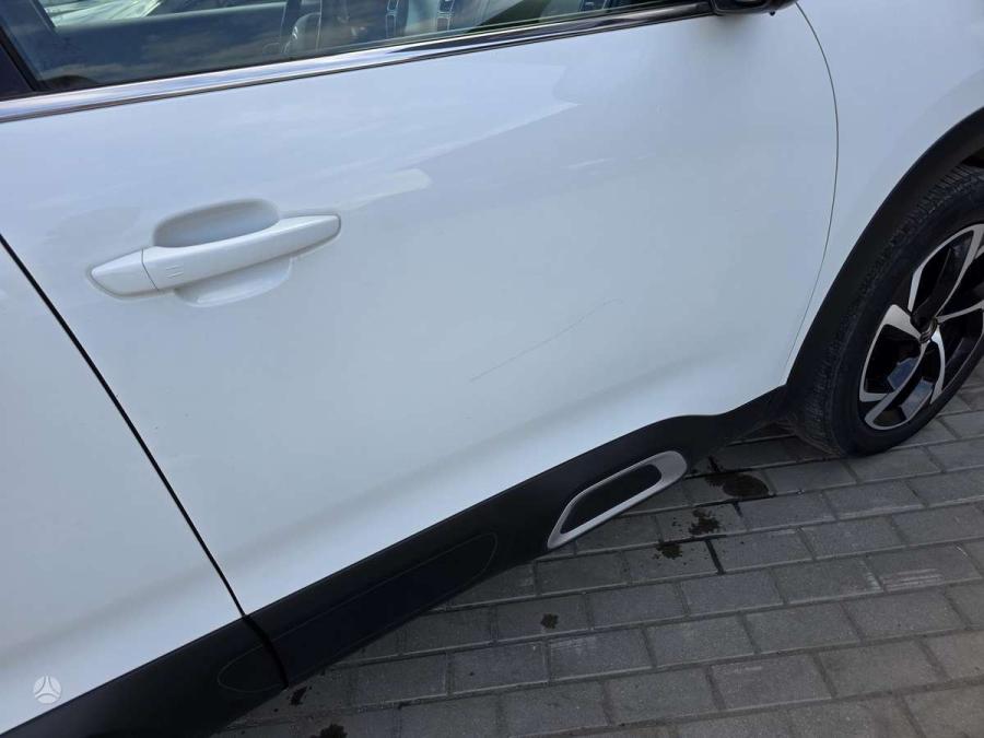 White Citroen C5 Aircross 2021 in Taurage, with an engine capacity of 1.50 L and mileage of 220 thousand km for 11495 €, photo 9 on AUTOMOTO.COM.LV