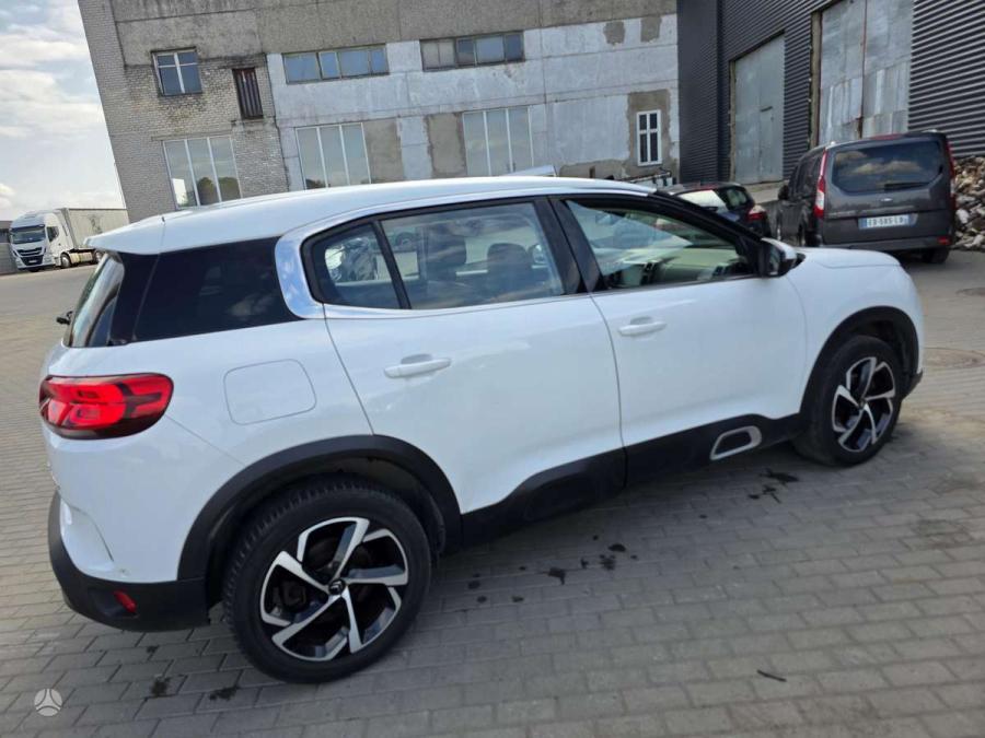 White Citroen C5 Aircross 2021 in Taurage, with an engine capacity of 1.50 L and mileage of 220 thousand km for 11495 €, photo 10 on AUTOMOTO.COM.LV