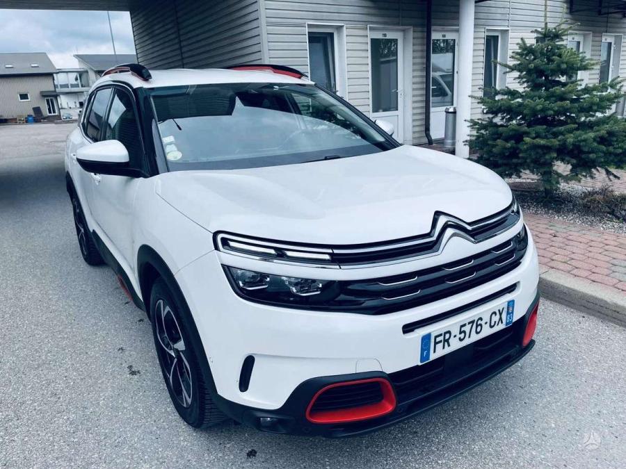 White Citroen C5 Aircross 2020 in Vilnius, with an engine capacity of 1.50 L and mileage of 136 thousand km for 9370 €, photo 1 on AUTOMOTO.COM.LV
