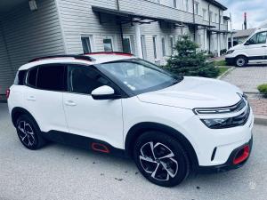 White Citroen C5 Aircross 2020 in Vilnius, with an engine capacity of 1.50 L and mileage of 136 thousand km for 9370 €, photo 3 on AUTOMOTO.COM.LV