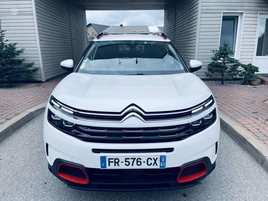 White Citroen C5 Aircross 2020 in Vilnius, with an engine capacity of 1.50 L and mileage of 136 thousand km for 9370 €, photo 4 on AUTOMOTO.COM.LV
