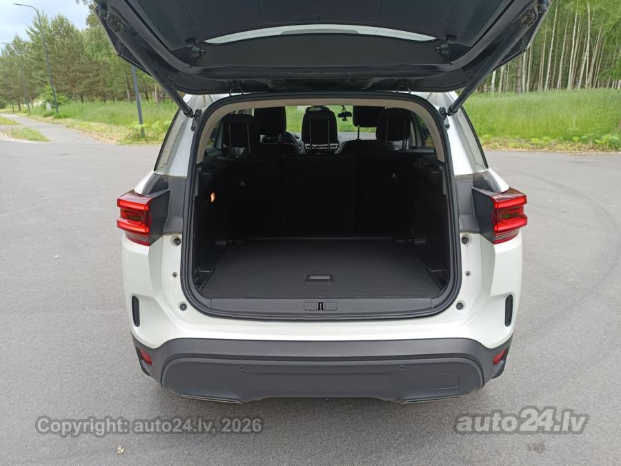 Белый Ситроен C5 Aircross 2022 в Таллин, объемом двигателя 1.20 л и пробегом 58 тыс. км за 21800 €, фото 20 на AUTOMOTO.COM.LV
