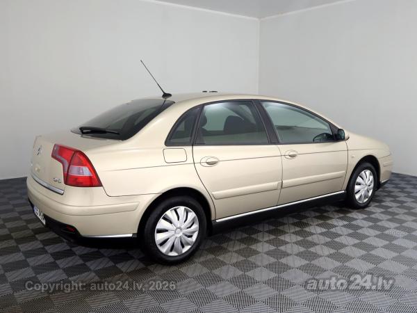 Smilšu krāsa Citroen C5 2006 Tallina, ar dzinēja tilpumu 2.00 L un nobraukumu 177 tūkst. km par 599 €, foto 3 vietnē AUTOMOTO.COM.LV