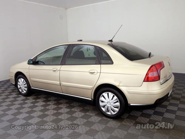 Smilšu krāsa Citroen C5 2006 Tallina, ar dzinēja tilpumu 2.00 L un nobraukumu 177 tūkst. km par 599 €, foto 4 vietnē AUTOMOTO.COM.LV
