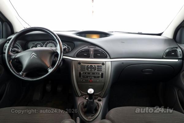 Smilšu krāsa Citroen C5 2006 Tallina, ar dzinēja tilpumu 2.00 L un nobraukumu 177 tūkst. km par 599 €, foto 5 vietnē AUTOMOTO.COM.LV