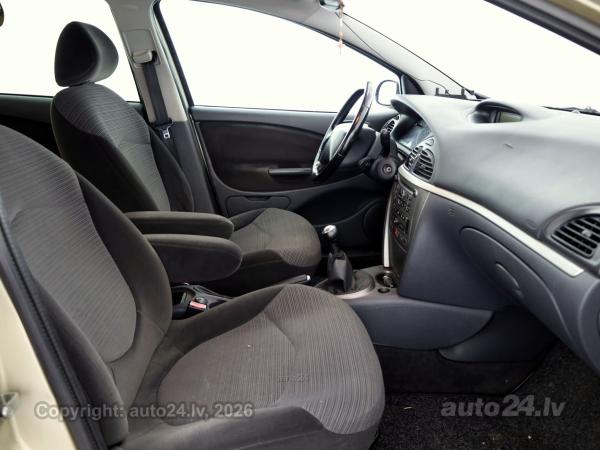 Smilšu krāsa Citroen C5 2006 Tallina, ar dzinēja tilpumu 2.00 L un nobraukumu 177 tūkst. km par 599 €, foto 6 vietnē AUTOMOTO.COM.LV