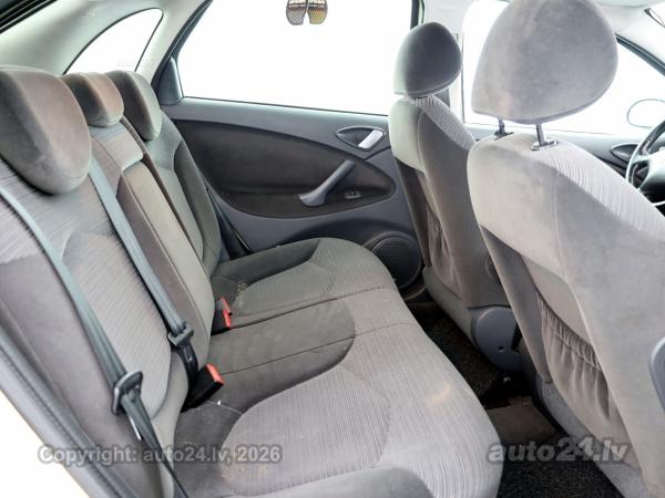 Smilšu krāsa Citroen C5 2006 Tallina, ar dzinēja tilpumu 2.00 L un nobraukumu 177 tūkst. km par 599 €, foto 7 vietnē AUTOMOTO.COM.LV